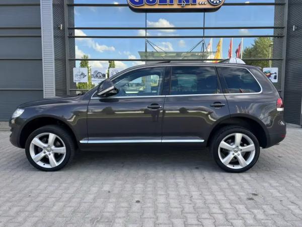 Pelēks Volkswagen Touareg 2008 Jēkabpils, ar dzinēja tilpumu 3.00 L un nobraukumu 165 tūkst. km par 8800 €, foto 10 vietnē AUTOMOTO.COM.LV