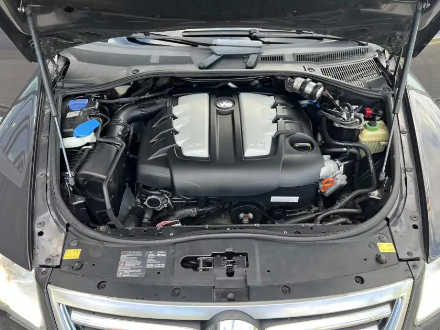 Grey Volkswagen Touareg 2008 in Jekabpils, with an engine capacity of 3.00 L and mileage of 165 thousand km for 8800 €, photo 14 on AUTOMOTO.COM.LV
