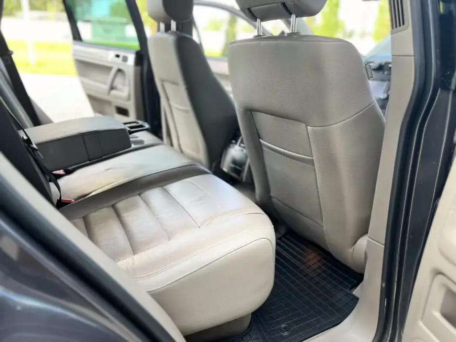 Grey Volkswagen Touareg 2008 in Jekabpils, with an engine capacity of 3.00 L and mileage of 165 thousand km for 8800 €, photo 18 on AUTOMOTO.COM.LV