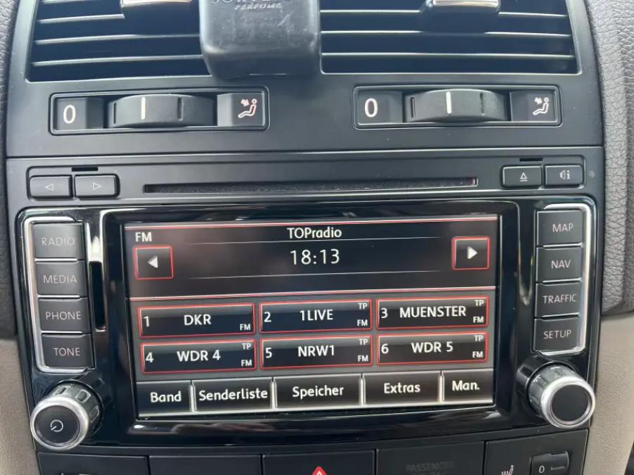 Grey Volkswagen Touareg 2008 in Jekabpils, with an engine capacity of 3.00 L and mileage of 165 thousand km for 8800 €, photo 23 on AUTOMOTO.COM.LV