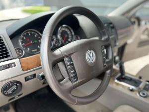 Grey Volkswagen Touareg 2008 in Jekabpils, with an engine capacity of 3.00 L and mileage of 165 thousand km for 8800 €, photo 25 on AUTOMOTO.COM.LV