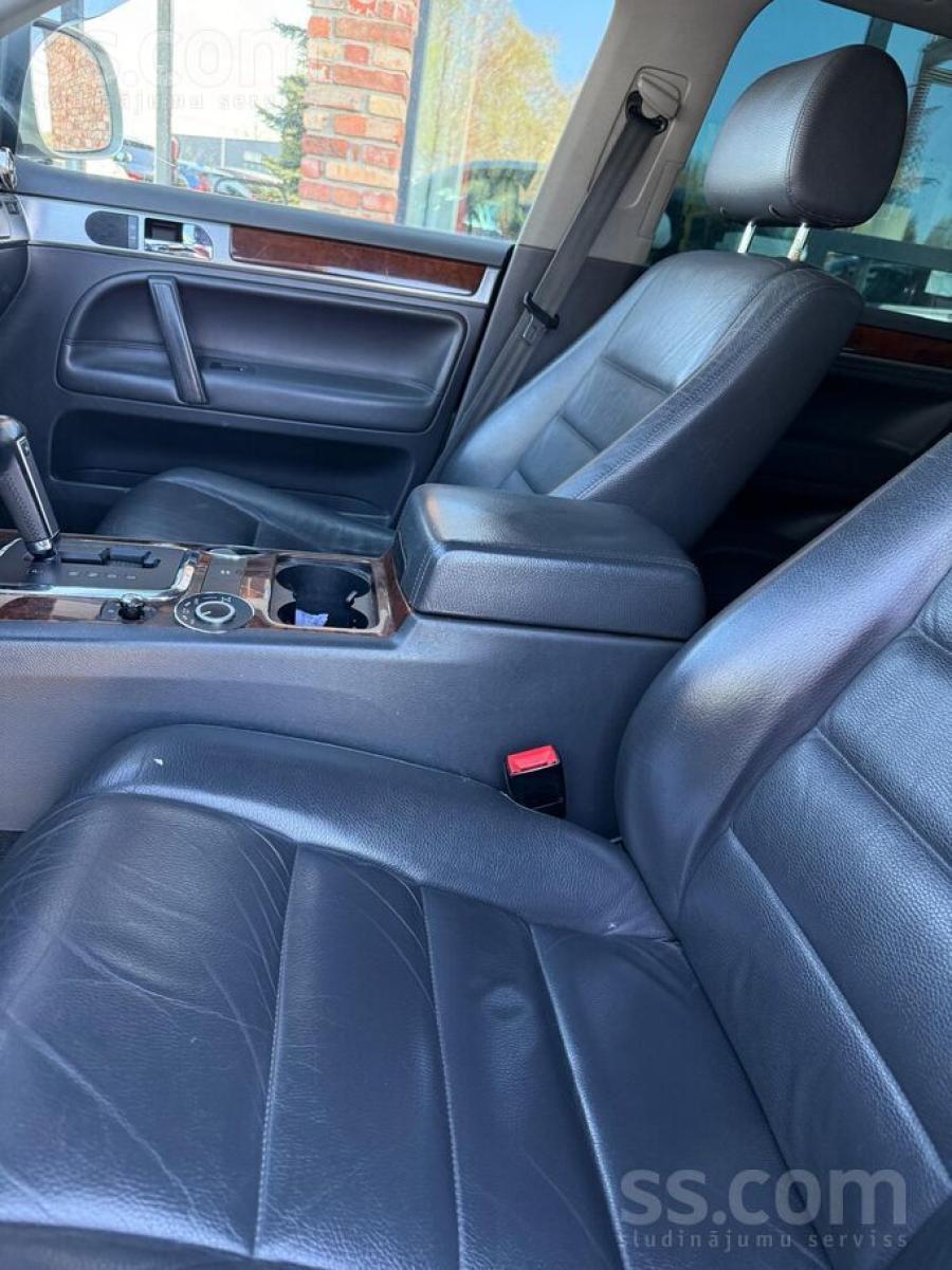 Pelēks Volkswagen Touareg 2008 Talsi, ar dzinēja tilpumu 3.00 L un nobraukumu 0 tūkst. km par 5970 €, foto 14 vietnē AUTOMOTO.COM.LV