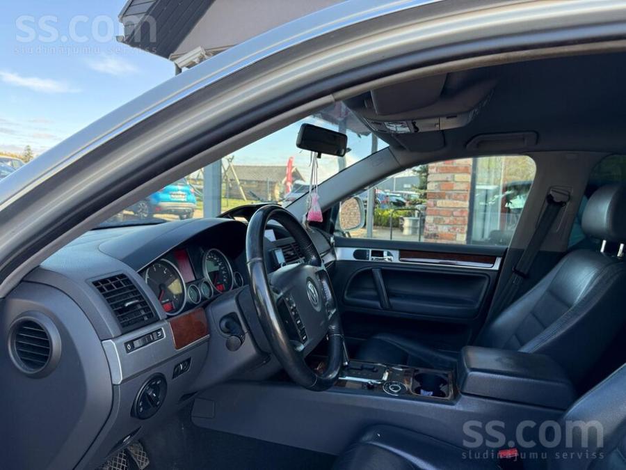 Pelēks Volkswagen Touareg 2008 Talsi, ar dzinēja tilpumu 3.00 L un nobraukumu 0 tūkst. km par 5970 €, foto 15 vietnē AUTOMOTO.COM.LV