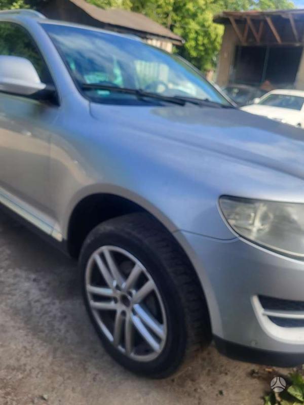 Pelēks Volkswagen Touareg 2008 Šauļi, ar dzinēja tilpumu 2.97 L un nobraukumu 300 tūkst. km par 2999 €, foto 5 vietnē AUTOMOTO.COM.LV