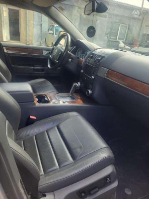 Pelēks Volkswagen Touareg 2008 Šauļi, ar dzinēja tilpumu 2.97 L un nobraukumu 300 tūkst. km par 2999 €, foto 7 vietnē AUTOMOTO.COM.LV