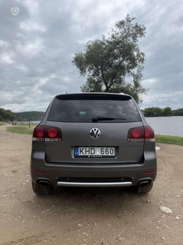 Grey Volkswagen Touareg 2008 in Kaunas, with an engine capacity of 2.97 L and mileage of 245 thousand km for 5500 €, photo 6 on AUTOMOTO.COM.LV