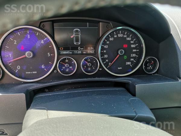 Pelēks Volkswagen Touareg 2008 Krāslava, ar dzinēja tilpumu 3.00 L un nobraukumu 240 tūkst. km par 6600 €, foto 2 vietnē AUTOMOTO.COM.LV