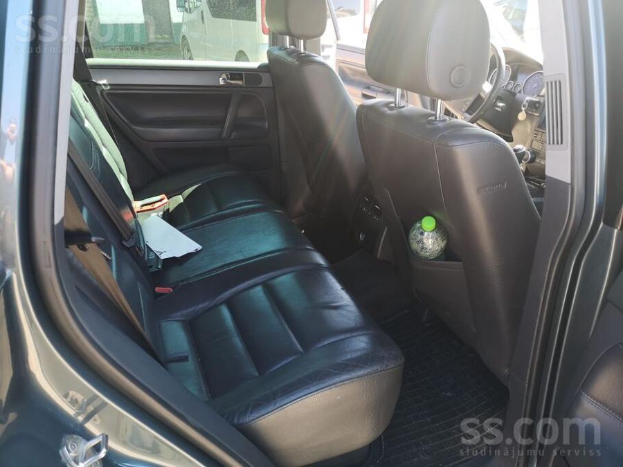 Pelēks Volkswagen Touareg 2008 Krāslava, ar dzinēja tilpumu 3.00 L un nobraukumu 240 tūkst. km par 6600 €, foto 4 vietnē AUTOMOTO.COM.LV