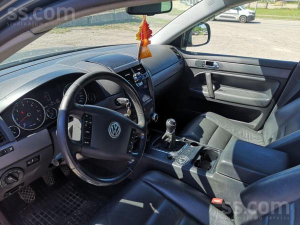 Pelēks Volkswagen Touareg 2008 Krāslava, ar dzinēja tilpumu 3.00 L un nobraukumu 240 tūkst. km par 6600 €, foto 5 vietnē AUTOMOTO.COM.LV