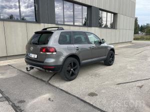 Grey Volkswagen Touareg 2008 in Riga, with an engine capacity of 2.50 L and mileage of 291 thousand km for 3600 €, photo 4 on AUTOMOTO.COM.LV