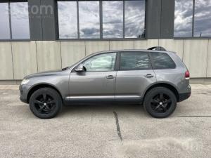 Grey Volkswagen Touareg 2008 in Riga, with an engine capacity of 2.50 L and mileage of 291 thousand km for 3600 €, photo 5 on AUTOMOTO.COM.LV