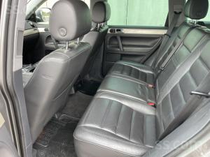 Grey Volkswagen Touareg 2008 in Riga, with an engine capacity of 2.50 L and mileage of 291 thousand km for 3600 €, photo 9 on AUTOMOTO.COM.LV