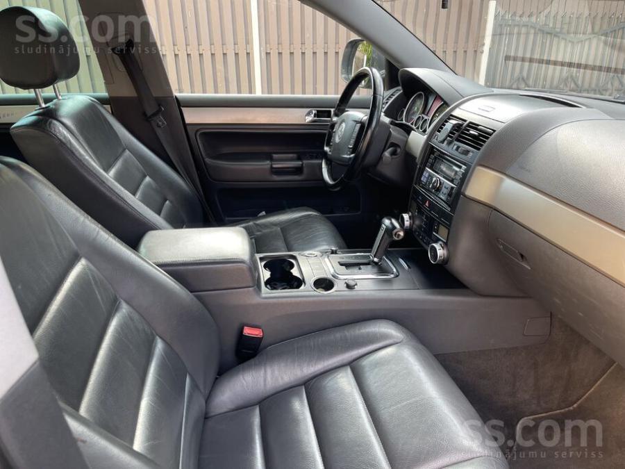 Grey Volkswagen Touareg 2008 in Riga, with an engine capacity of 2.50 L and mileage of 291 thousand km for 3600 €, photo 11 on AUTOMOTO.COM.LV