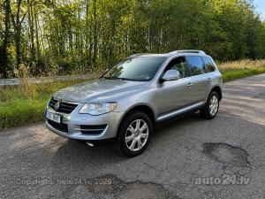 Grey Volkswagen Touareg 2008 in Narva, with an engine capacity of 3.00 L and mileage of 268 thousand km for 3300 €, photo  on AUTOMOTO.COM.LV