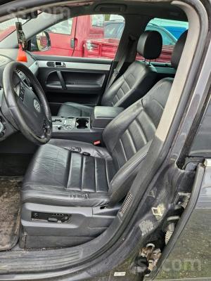 Pelēks Volkswagen Touareg 2008 Jēkabpils, ar dzinēja tilpumu 3.00 L un nobraukumu 550 tūkst. km par 1800 €, foto 8 vietnē AUTOMOTO.COM.LV