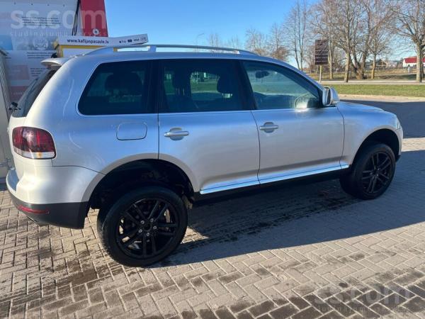Grey Volkswagen Touareg 2009 in Ventspils, with an engine capacity of 3.00 L and mileage of 386 thousand km for 5500 €, photo 6 on AUTOMOTO.COM.LV