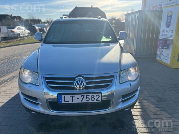 Grey Volkswagen Touareg 2009 in Ventspils, with an engine capacity of 3.00 L and mileage of 386 thousand km for 5500 €, photo 7 on AUTOMOTO.COM.LV