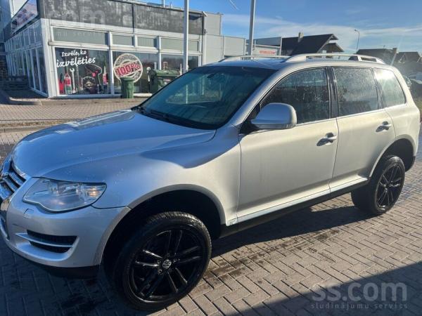 Grey Volkswagen Touareg 2009 in Ventspils, with an engine capacity of 3.00 L and mileage of 386 thousand km for 5500 €, photo 8 on AUTOMOTO.COM.LV