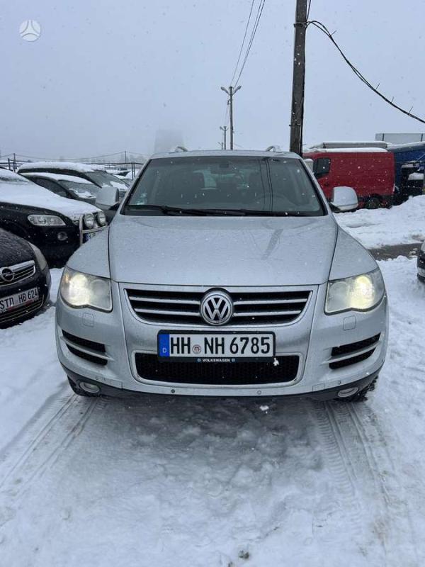 Grey Volkswagen Touareg 2009 in Kaunas, with an engine capacity of 2.97 L and mileage of 208 thousand km for 4650 €, photo 2 on AUTOMOTO.COM.LV