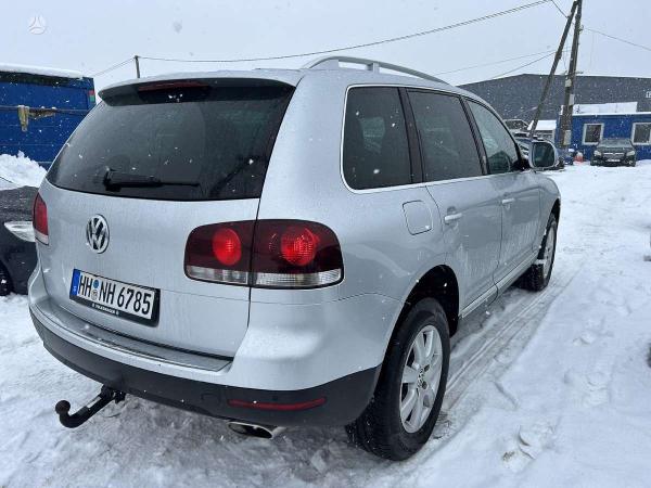 Grey Volkswagen Touareg 2009 in Kaunas, with an engine capacity of 2.97 L and mileage of 208 thousand km for 4650 €, photo 4 on AUTOMOTO.COM.LV