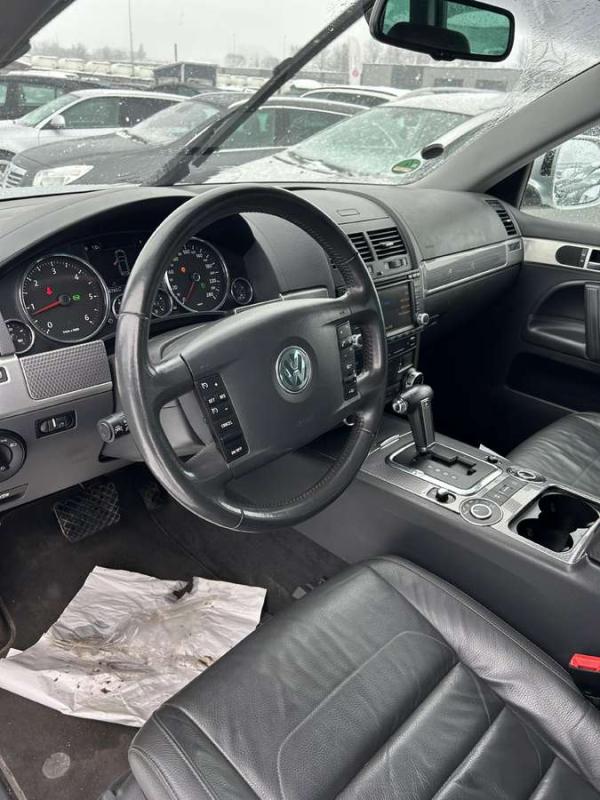 Grey Volkswagen Touareg 2009 in Kaunas, with an engine capacity of 2.97 L and mileage of 208 thousand km for 4650 €, photo 8 on AUTOMOTO.COM.LV