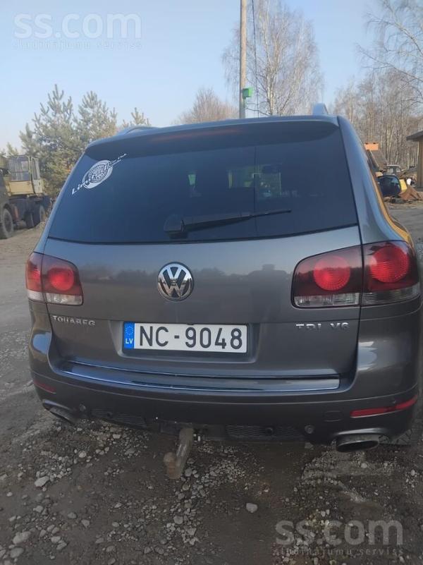 Pelēks Volkswagen Touareg 2009 Daugavpils, ar dzinēja tilpumu 3.00 L un nobraukumu 330 tūkst. km par 6200 €, foto 2 vietnē AUTOMOTO.COM.LV