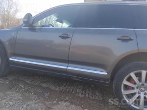 Pelēks Volkswagen Touareg 2009 Daugavpils, ar dzinēja tilpumu 3.00 L un nobraukumu 330 tūkst. km par 6200 €, foto 3 vietnē AUTOMOTO.COM.LV