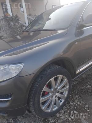 Pelēks Volkswagen Touareg 2009 Daugavpils, ar dzinēja tilpumu 3.00 L un nobraukumu 330 tūkst. km par 6200 €, foto 4 vietnē AUTOMOTO.COM.LV