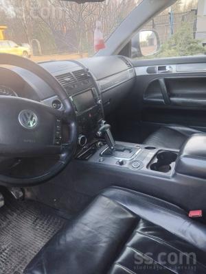 Pelēks Volkswagen Touareg 2009 Daugavpils, ar dzinēja tilpumu 3.00 L un nobraukumu 330 tūkst. km par 6200 €, foto 5 vietnē AUTOMOTO.COM.LV