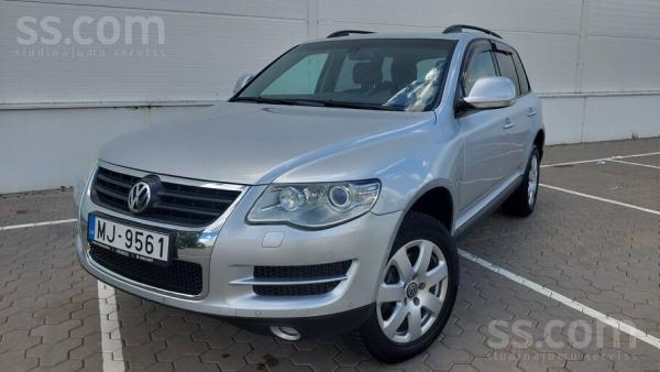 Pelēks Volkswagen Touareg 2009 Rīga, ar dzinēja tilpumu 3.00 L un nobraukumu 343 tūkst. km par 4990 €, foto 2 vietnē AUTOMOTO.COM.LV
