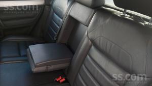 Grey Volkswagen Touareg 2009 in Riga, with an engine capacity of 3.00 L and mileage of 343 thousand km for 4990 €, photo 8 on AUTOMOTO.COM.LV