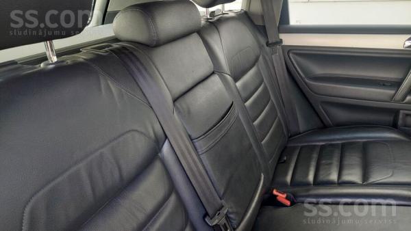 Pelēks Volkswagen Touareg 2009 Rīga, ar dzinēja tilpumu 3.00 L un nobraukumu 343 tūkst. km par 4990 €, foto 8 vietnē AUTOMOTO.COM.LV