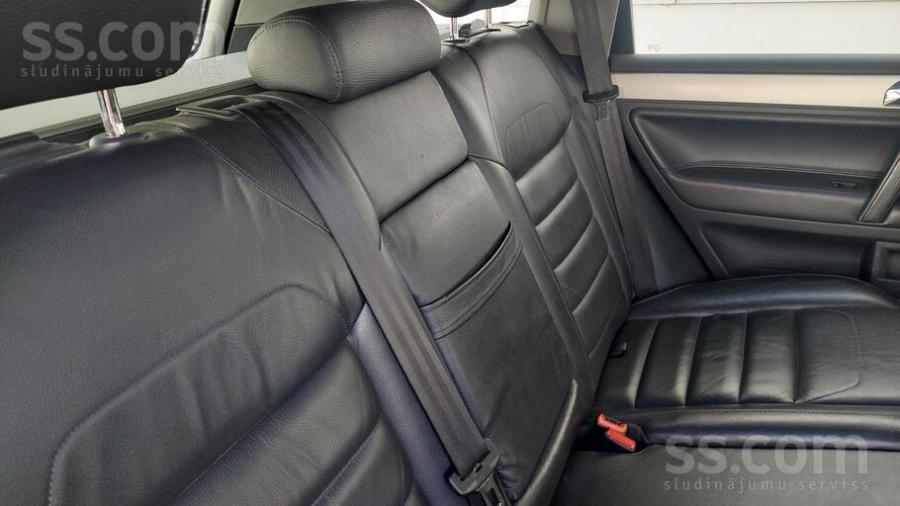 Grey Volkswagen Touareg 2009 in Riga, with an engine capacity of 3.00 L and mileage of 343 thousand km for 4990 €, photo 9 on AUTOMOTO.COM.LV