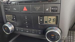 Grey Volkswagen Touareg 2009 in Riga, with an engine capacity of 3.00 L and mileage of 343 thousand km for 4990 €, photo 16 on AUTOMOTO.COM.LV