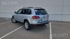 Grey Volkswagen Touareg 2009 in Riga, with an engine capacity of 3.00 L and mileage of 343 thousand km for 4990 €, photo 23 on AUTOMOTO.COM.LV