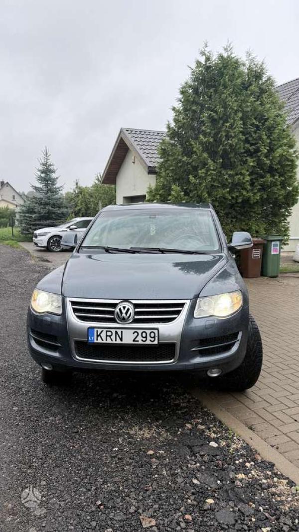 Pelēks Volkswagen Touareg 2009 Kauņa, ar dzinēja tilpumu 2.97 L un nobraukumu 229 tūkst. km par 6250 €, foto 2 vietnē AUTOMOTO.COM.LV