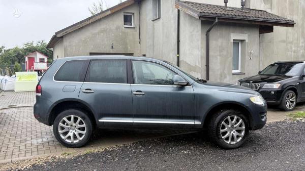 Pelēks Volkswagen Touareg 2009 Kauņa, ar dzinēja tilpumu 2.97 L un nobraukumu 229 tūkst. km par 6250 €, foto 3 vietnē AUTOMOTO.COM.LV
