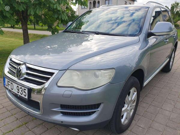 Pelēks Volkswagen Touareg 2009 Viļņa, ar dzinēja tilpumu 2.97 L un nobraukumu 271 tūkst. km par 5150 €, foto 2 vietnē AUTOMOTO.COM.LV