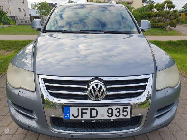 Pelēks Volkswagen Touareg 2009 Viļņa, ar dzinēja tilpumu 2.97 L un nobraukumu 271 tūkst. km par 5150 €, foto 3 vietnē AUTOMOTO.COM.LV