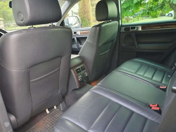 Pelēks Volkswagen Touareg 2009 Viļņa, ar dzinēja tilpumu 2.97 L un nobraukumu 271 tūkst. km par 5150 €, foto 10 vietnē AUTOMOTO.COM.LV