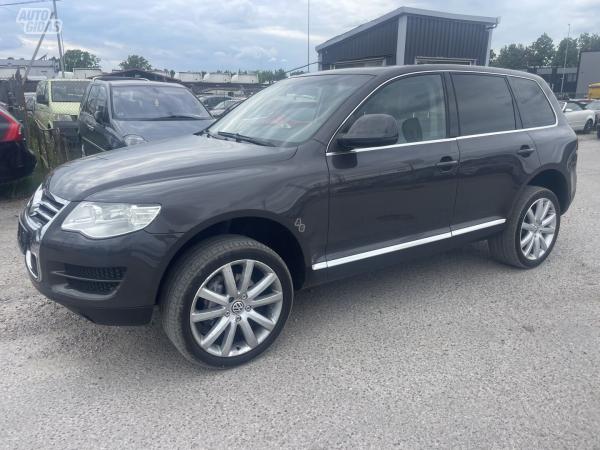 Grey Volkswagen Touareg 2009 in Kaunas, with an engine capacity of 3.00 L and mileage of 260 thousand km for 6999 €, photo 1 on AUTOMOTO.COM.LV