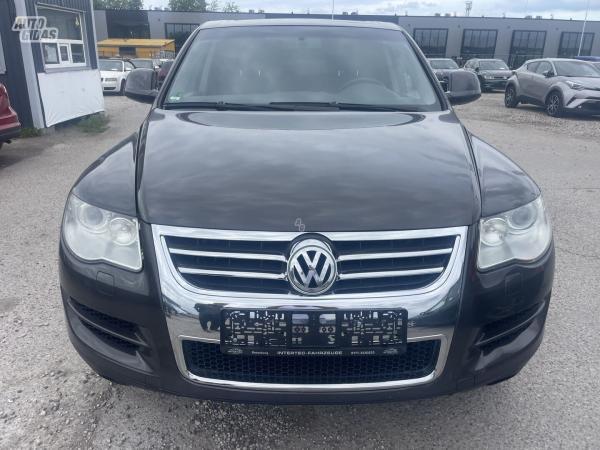 Grey Volkswagen Touareg 2009 in Kaunas, with an engine capacity of 3.00 L and mileage of 260 thousand km for 6999 €, photo 3 on AUTOMOTO.COM.LV
