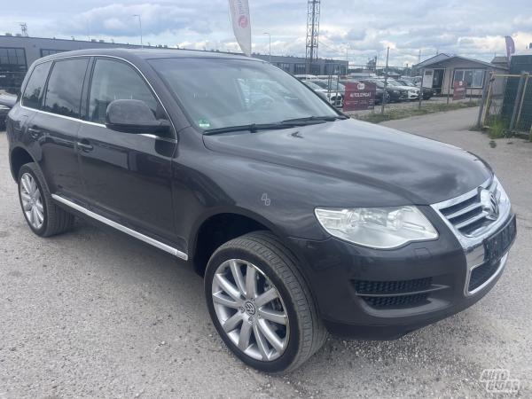 Grey Volkswagen Touareg 2009 in Kaunas, with an engine capacity of 3.00 L and mileage of 260 thousand km for 6999 €, photo 4 on AUTOMOTO.COM.LV