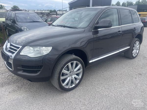 Grey Volkswagen Touareg 2009 in Kaunas, with an engine capacity of 3.00 L and mileage of 260 thousand km for 6999 €, photo 8 on AUTOMOTO.COM.LV