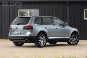 Pelēks Volkswagen Touareg 2009 Jelgava, ar dzinēja tilpumu 3.00 L un nobraukumu 368 tūkst. km par 6900 €, foto 6 vietnē AUTOMOTO.COM.LV