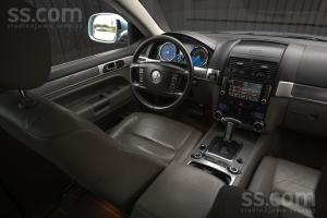 Pelēks Volkswagen Touareg 2009 Jelgava, ar dzinēja tilpumu 3.00 L un nobraukumu 368 tūkst. km par 6900 €, foto 8 vietnē AUTOMOTO.COM.LV