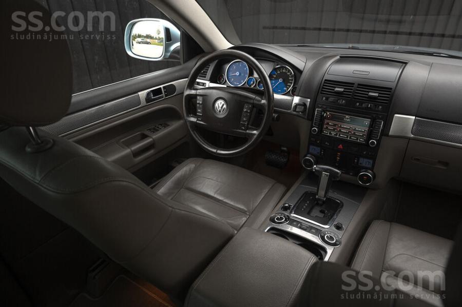 Pelēks Volkswagen Touareg 2009 Jelgava, ar dzinēja tilpumu 3.00 L un nobraukumu 368 tūkst. km par 6900 €, foto 8 vietnē AUTOMOTO.COM.LV