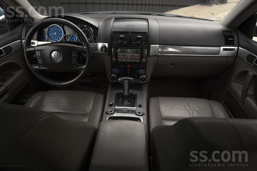 Pelēks Volkswagen Touareg 2009 Jelgava, ar dzinēja tilpumu 3.00 L un nobraukumu 368 tūkst. km par 6900 €, foto 9 vietnē AUTOMOTO.COM.LV