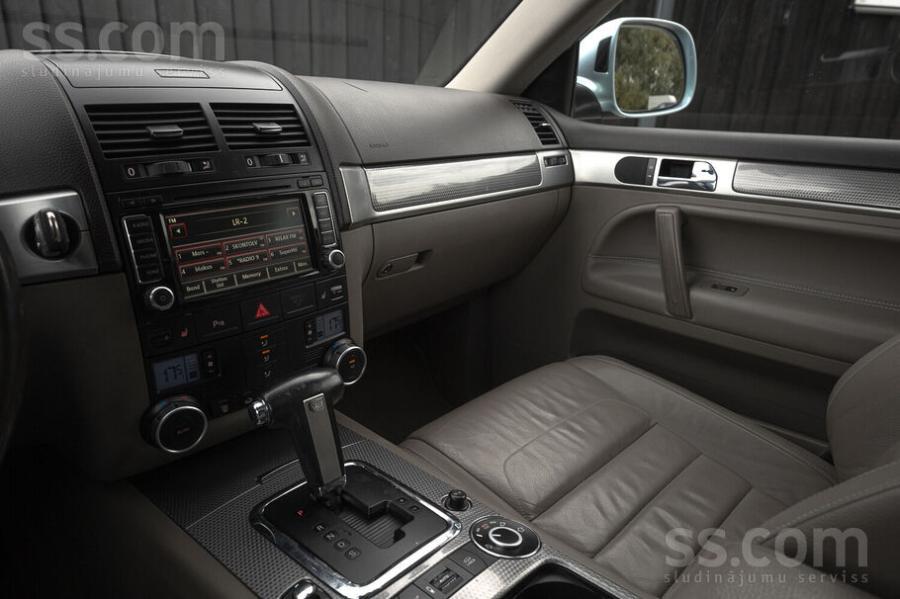 Pelēks Volkswagen Touareg 2009 Jelgava, ar dzinēja tilpumu 3.00 L un nobraukumu 368 tūkst. km par 6900 €, foto 10 vietnē AUTOMOTO.COM.LV