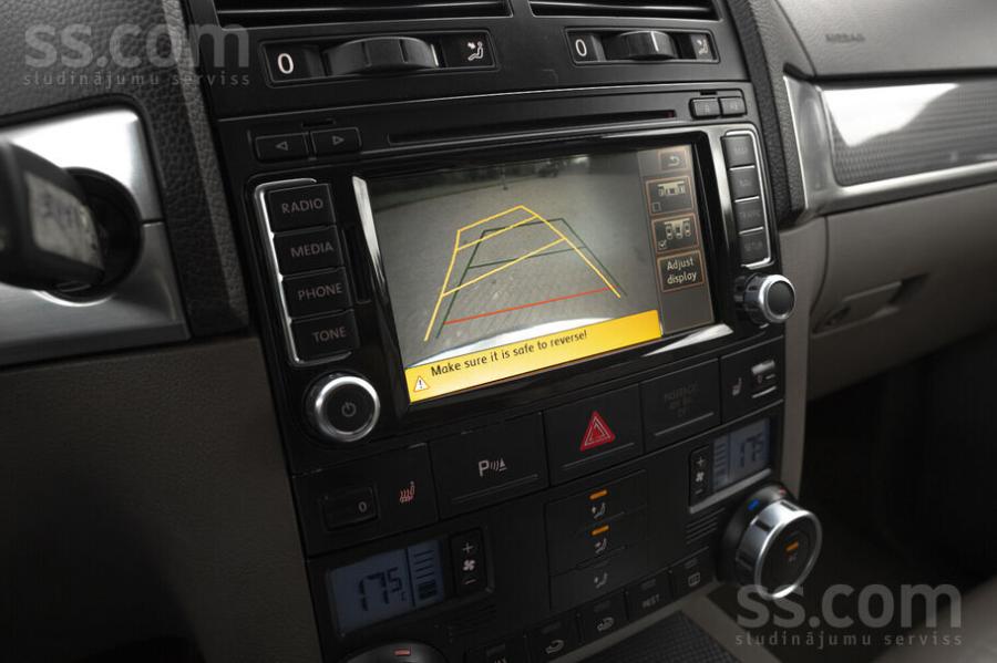Pelēks Volkswagen Touareg 2009 Jelgava, ar dzinēja tilpumu 3.00 L un nobraukumu 368 tūkst. km par 6900 €, foto 11 vietnē AUTOMOTO.COM.LV